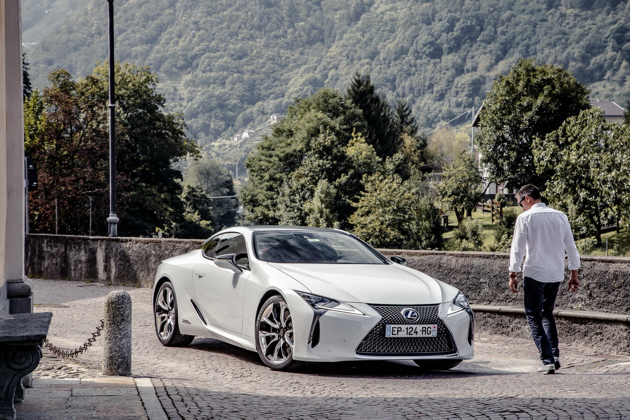 Photo 23 - Lexus LC blanche statique avant droit - Les coupés les plus ...