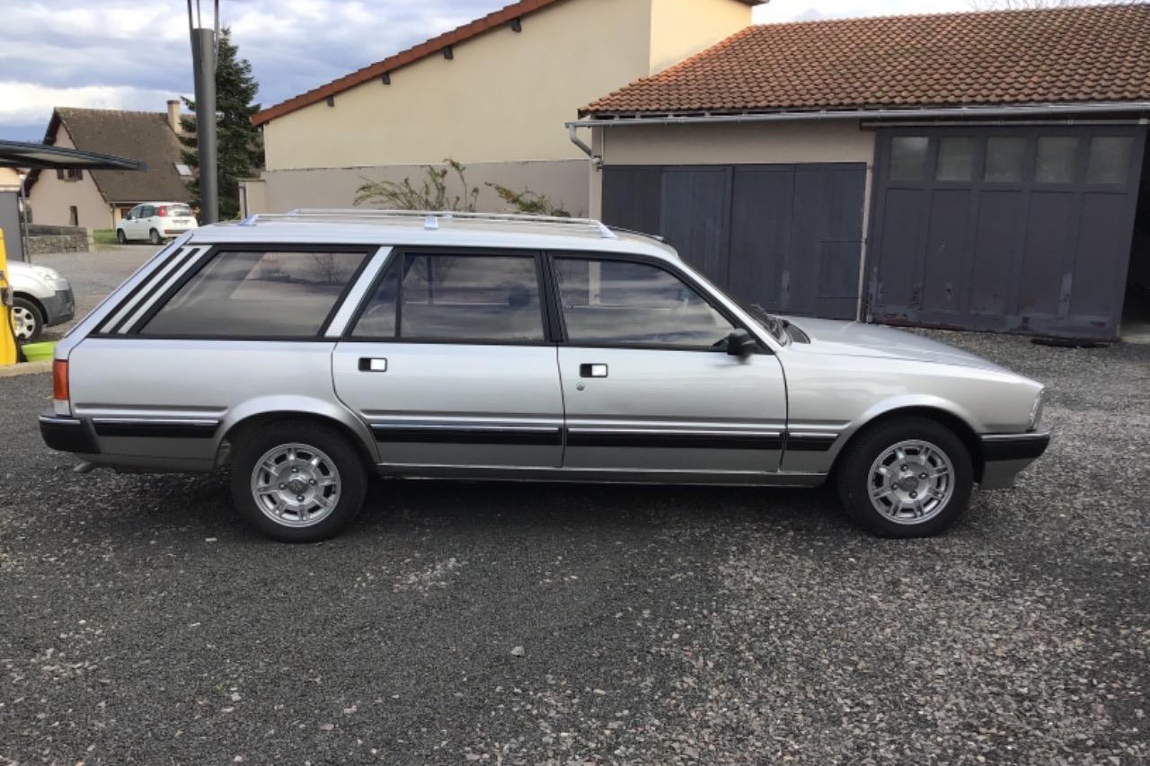 Une rare Peugeot 505 break GTI (1988) à vendre dans l'Allier