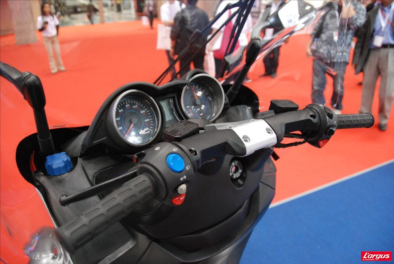 Diaporama et photos - Tokyo Motor Show 2011 : Adiva AD3 | L'Argus