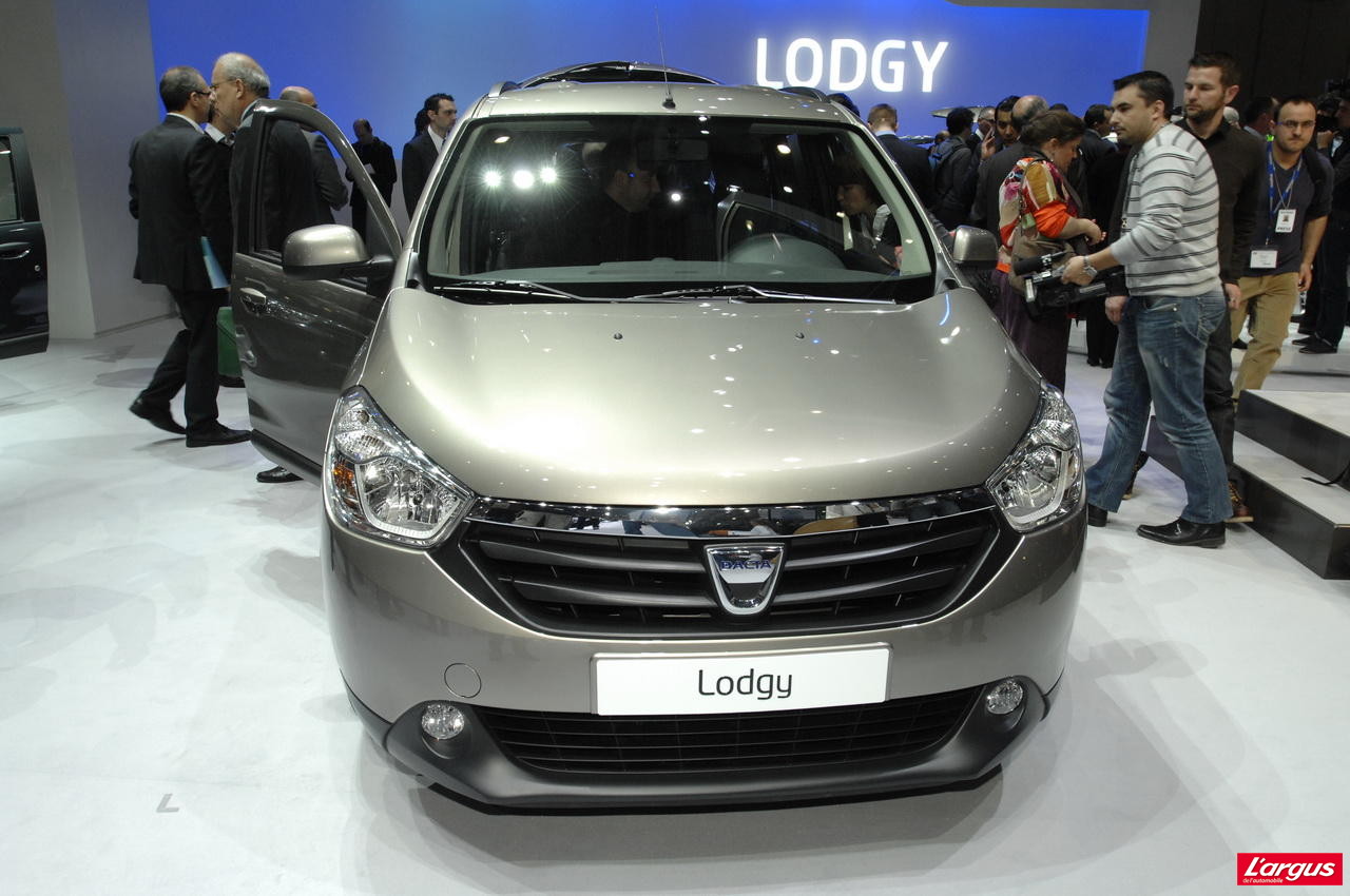 Dacia-Lodgy_007 - 7 places pour 9900 euros ! - Salon de Genève 2012