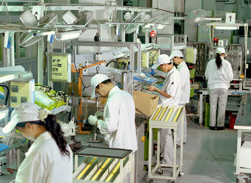 Plombé par des restructurations, Faurecia voit son bénéfice se tasser