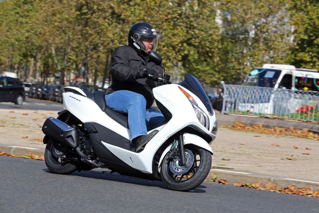 Essai du maxi-scooter Honda NSS300 Forza