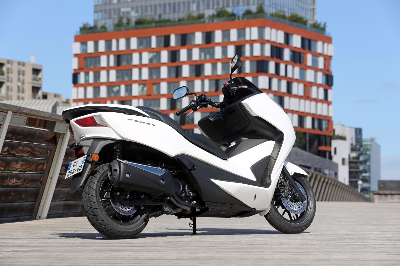 La fiche du Honda NSS300 Forza