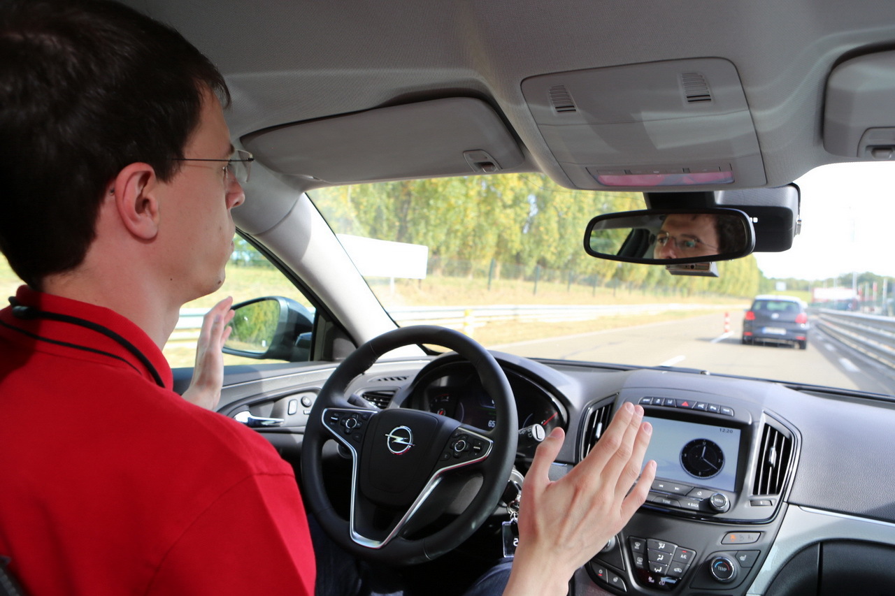 L'aide à la conduite et à l'évitement d'urgence selon TRW - Technologie ...