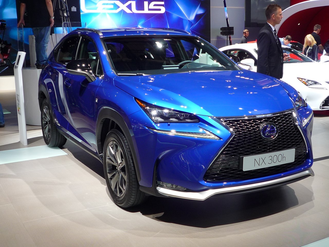 Mondial auto 2014 : le Lexus NX en mode "star" au salon de Paris