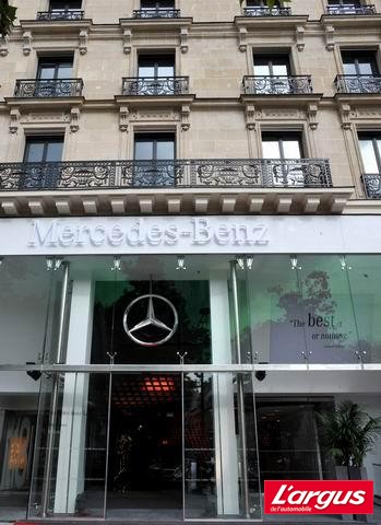 Diaporama et photos - Alain Delon inaugure la Mercedes-Benz Gallery | L ...
