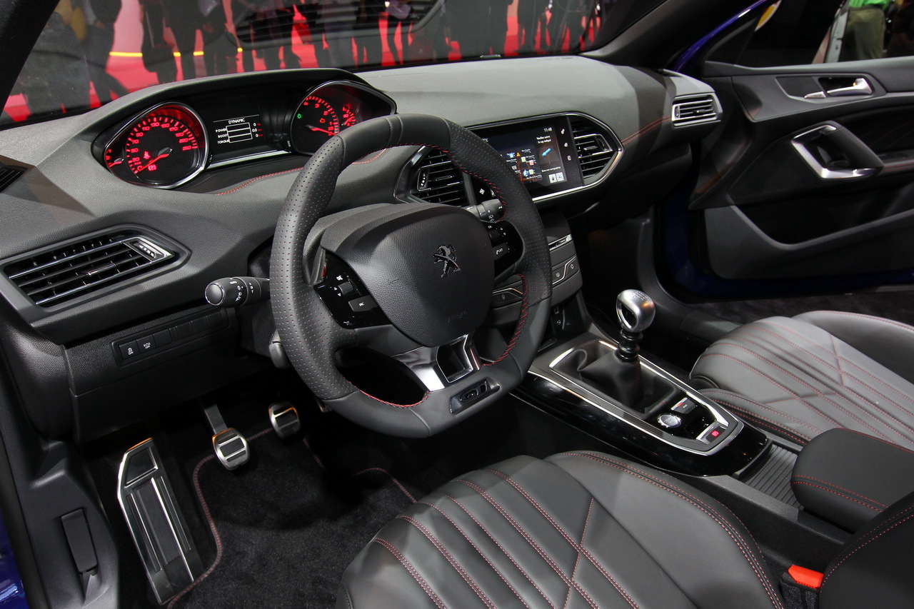 Peugeot présente la nouvelle 308 GT au Mondial de l'Automobile à Paris ...