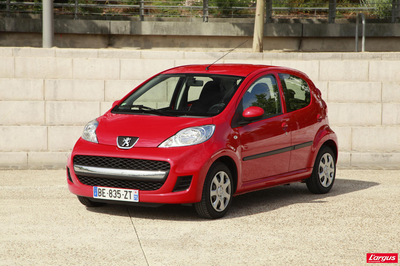 Photo 36 - Citroën C1 et Peugeot 107 : Dernière ligne droite