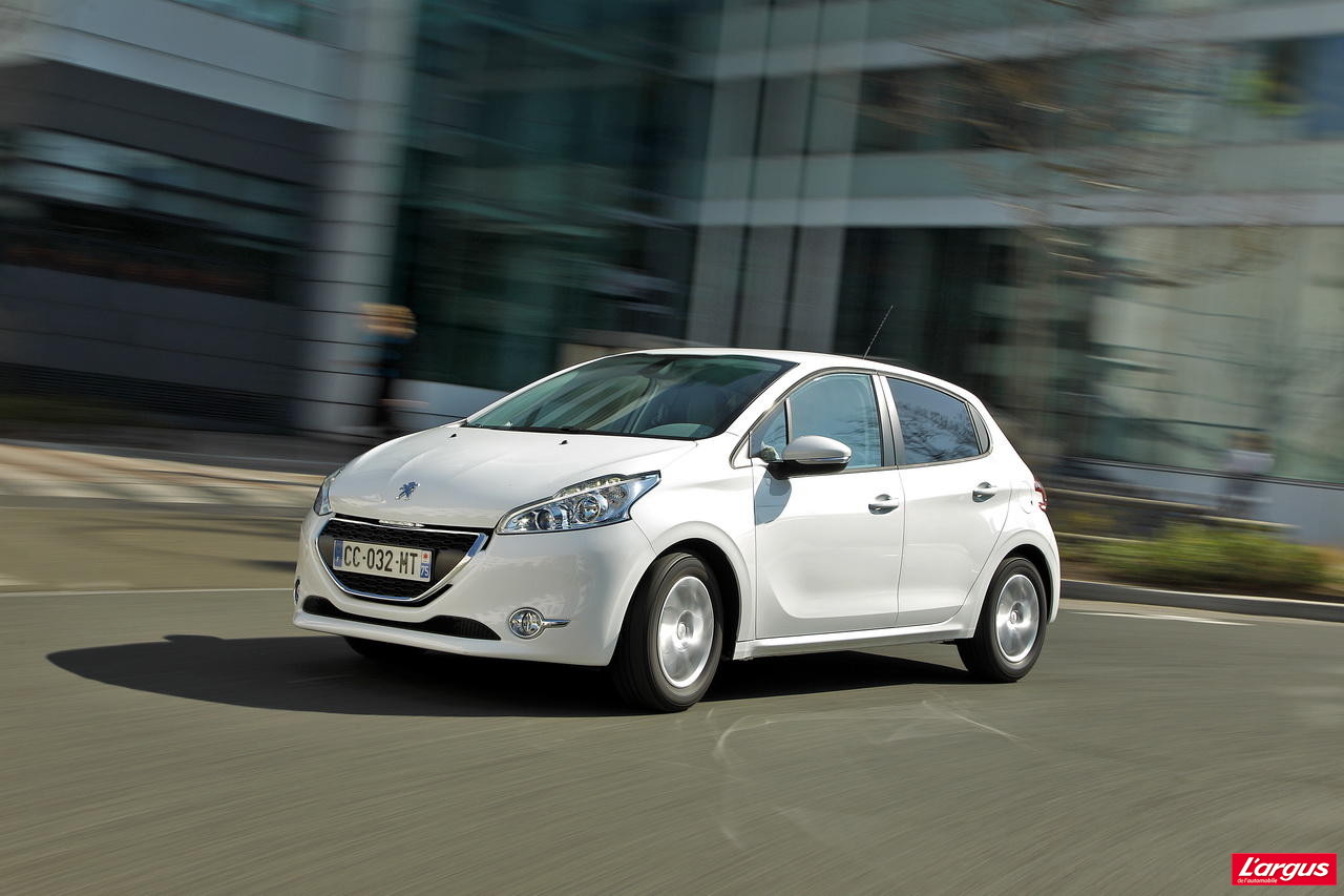 Photo 16 - La Peugeot 208 affronte la Citroën C3