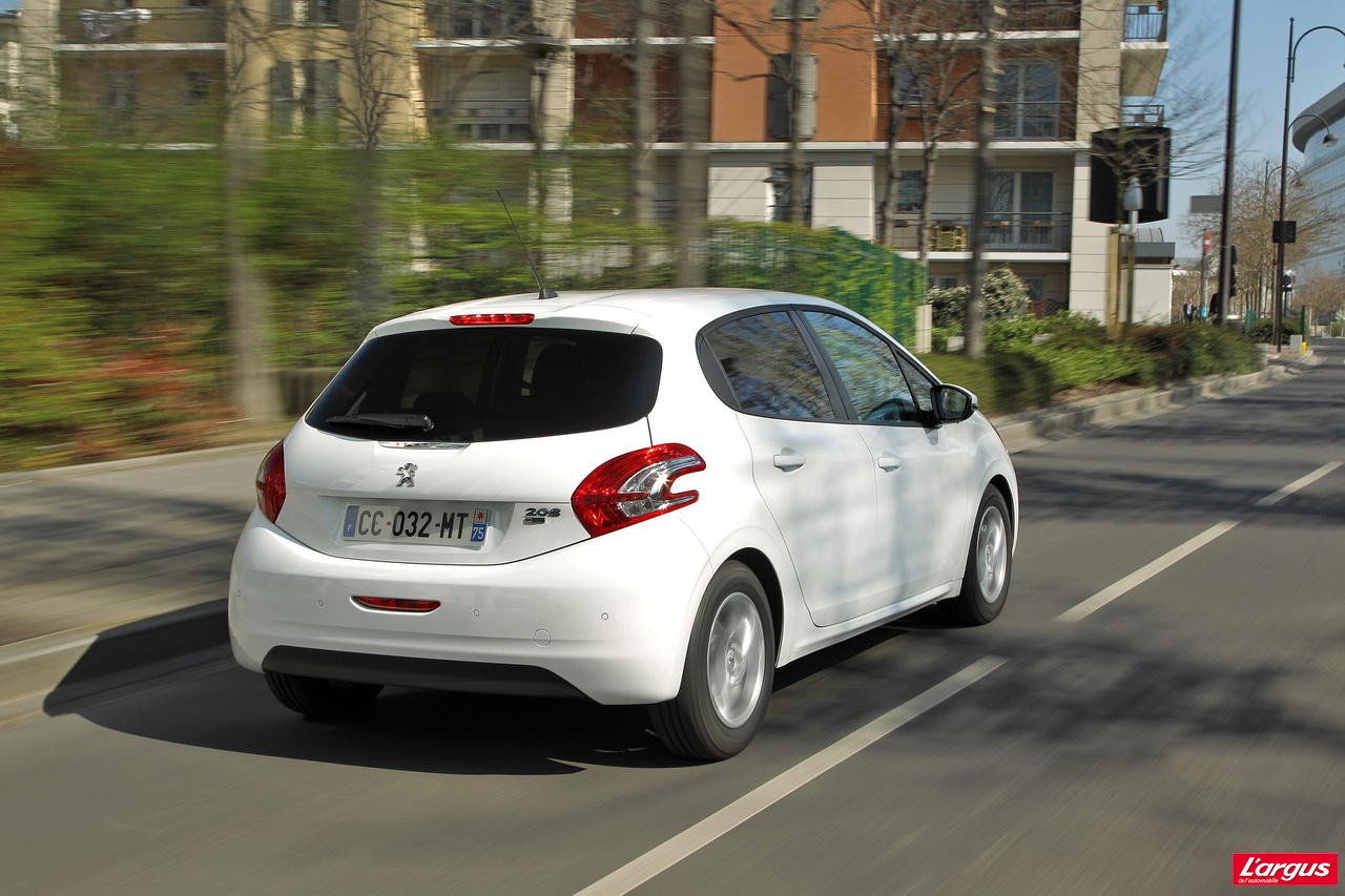 Diaporama et photos - La Peugeot 208 affronte la Citroën C3 | L'Argus