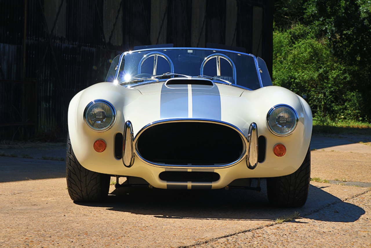L'AC Cobra passe à l'électrique, avec une version forte de 625 ch