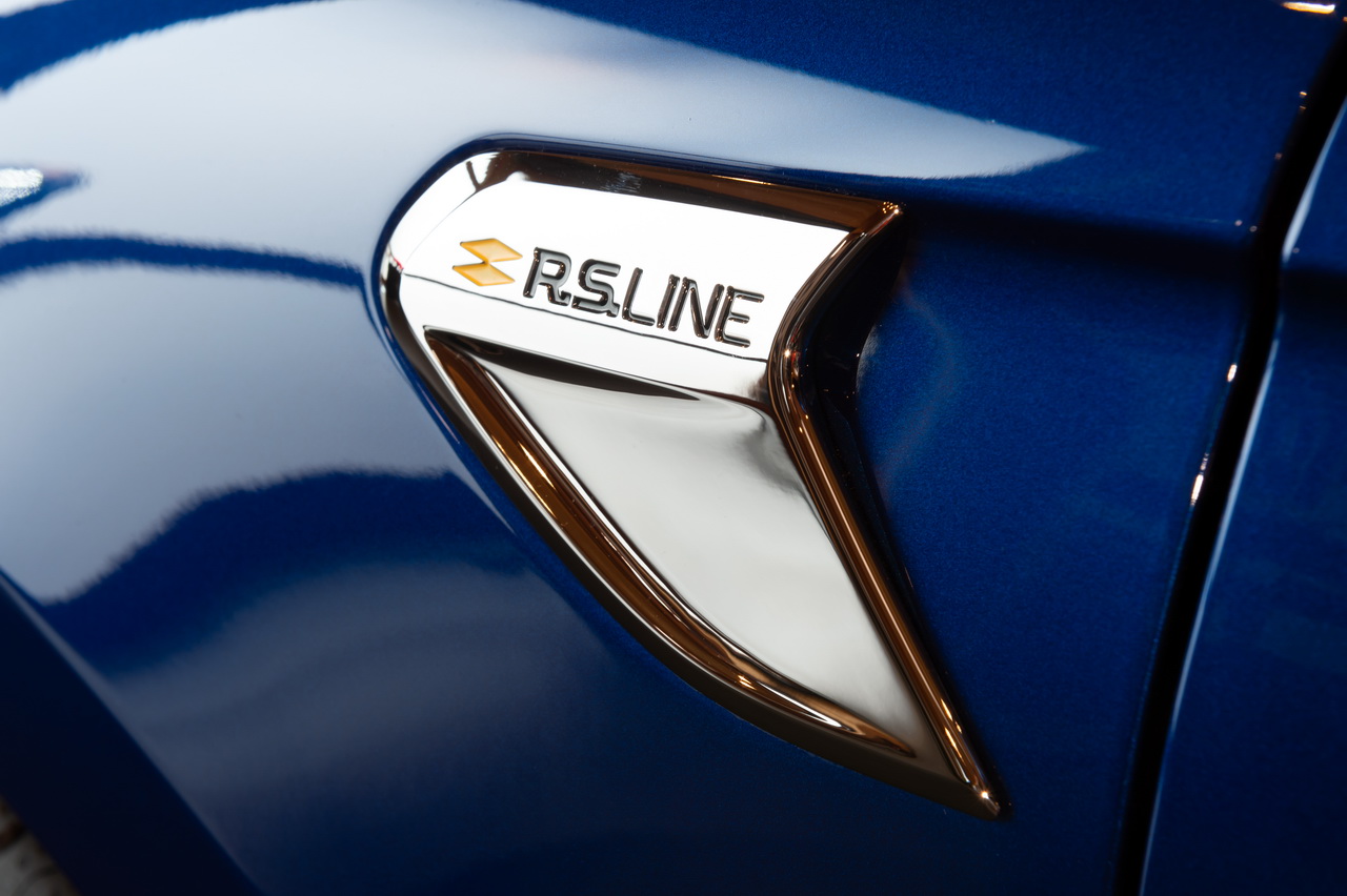 Photo 7 - renault clio 5 pack rs line logo sur aile avant - Renault ...