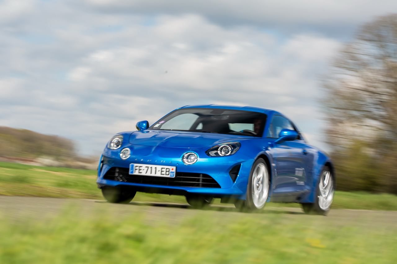 Photo 23 - Alpine A110 Pure bleue action avant gauche - Essai Alpine ...