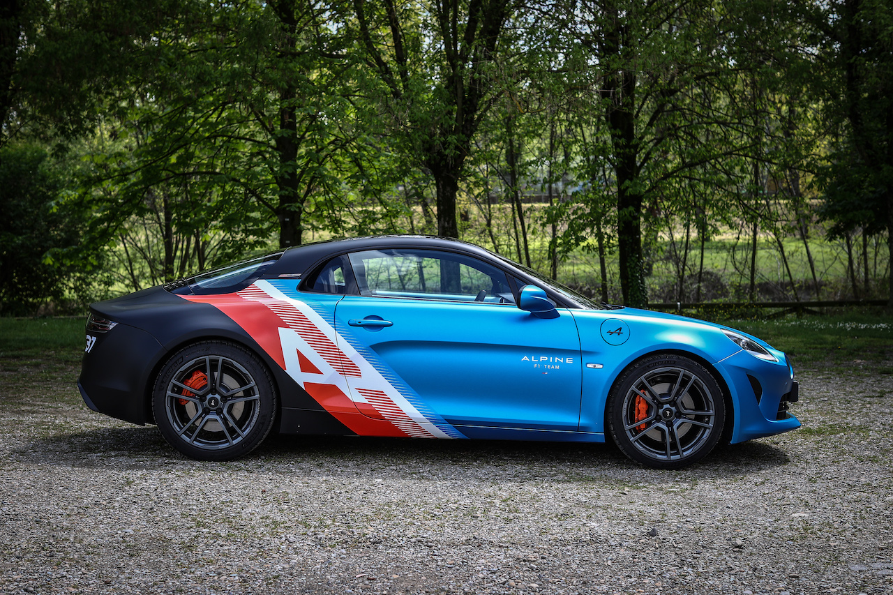 Photo 4 - alpine a110 covering f1 - Alpine A110 Trackside. Une édition ...