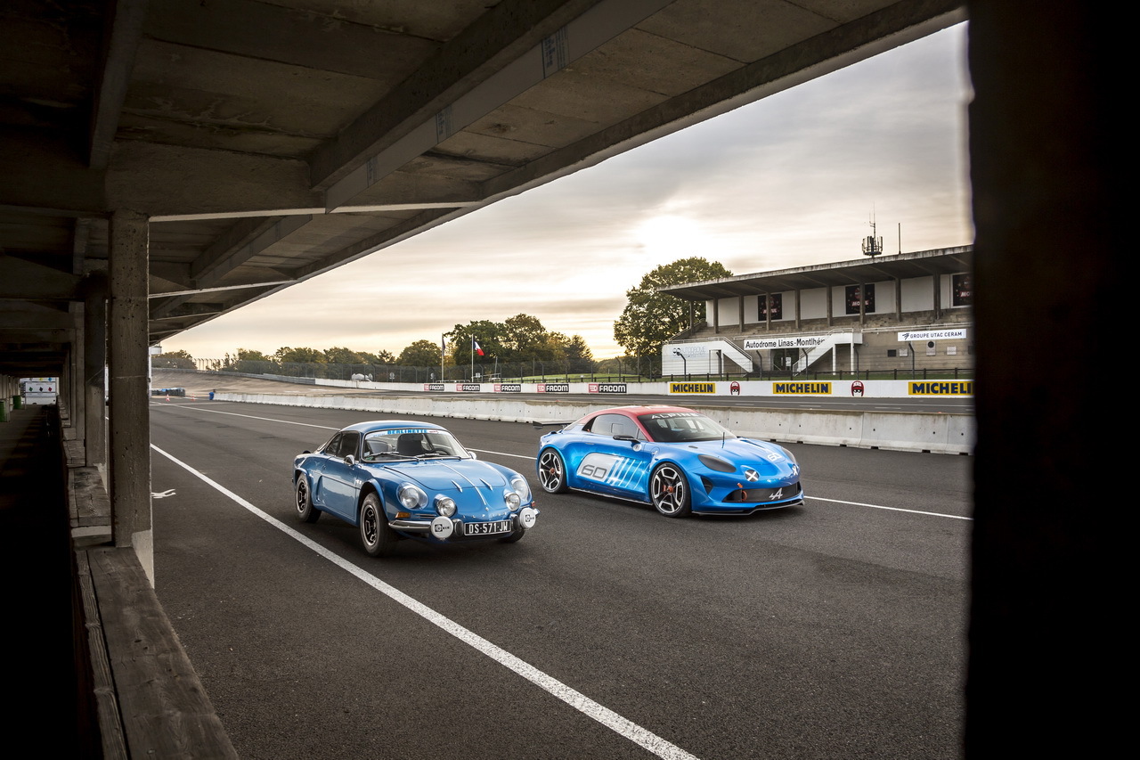 Alpine Celebration/ A110 réunion exclusive sur le circuit de Montlhéry