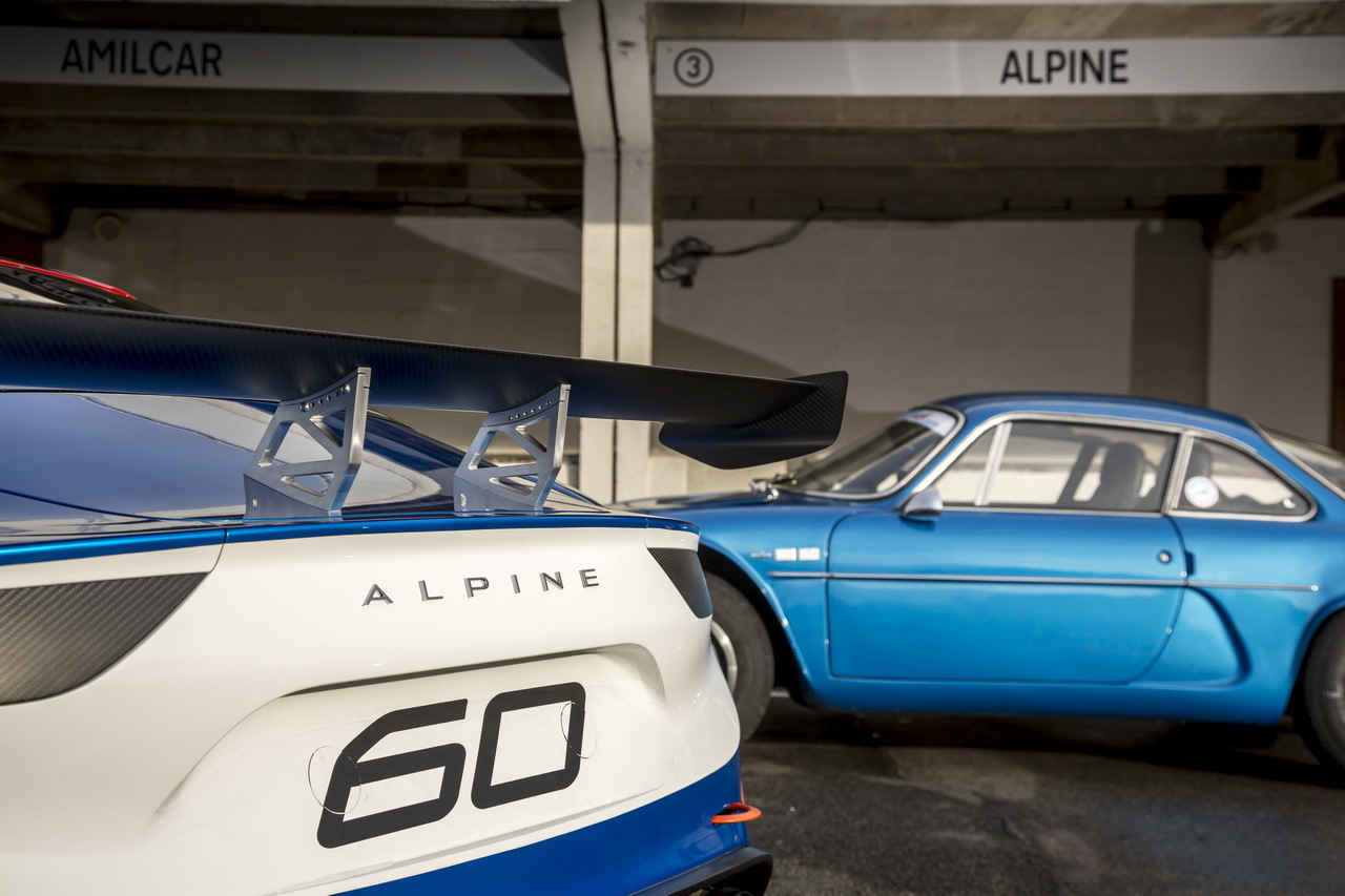 Alpine Celebration/ A110 réunion exclusive sur le circuit de Montlhéry