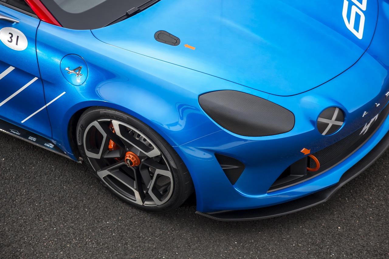 Alpine Celebration sur le circuit de Montlhéry | L'Argus