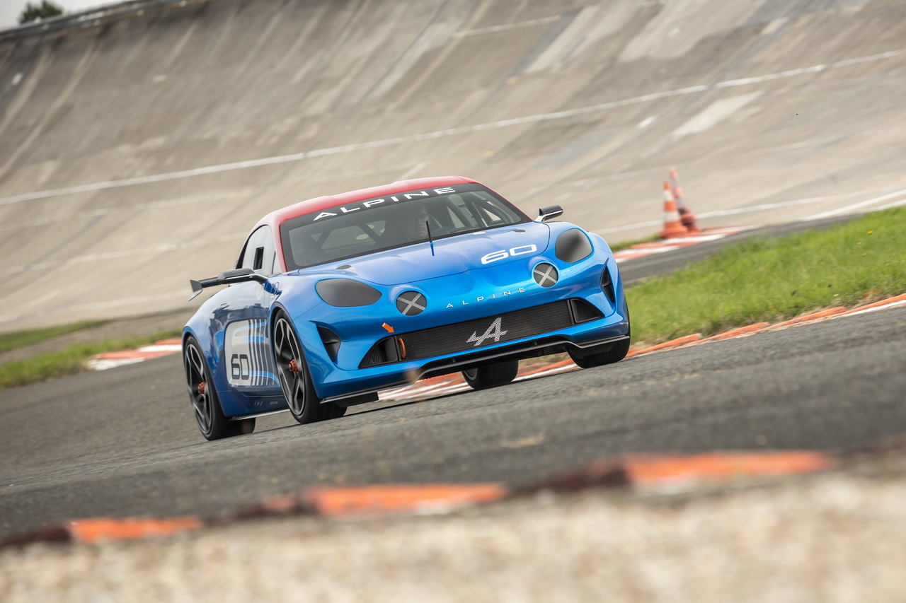 Alpine Celebration sur le circuit de Montlhéry | L'Argus