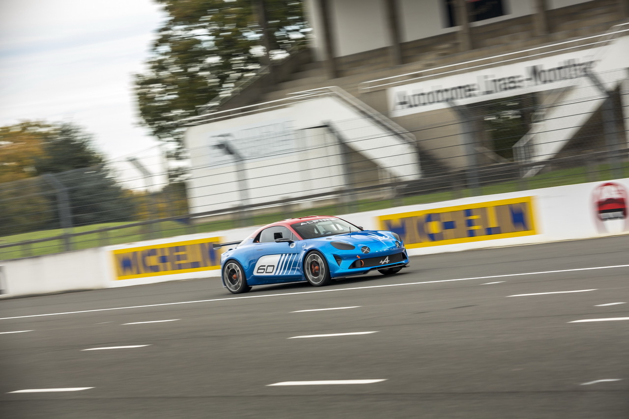 Alpine Celebration sur le circuit de Montlhéry | L'Argus