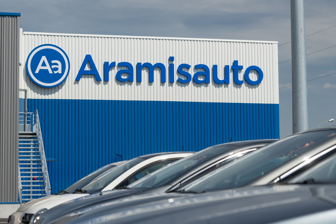 Diaporama et photos - Reconditionnement VO. Aramisauto inaugure son 2e ...
