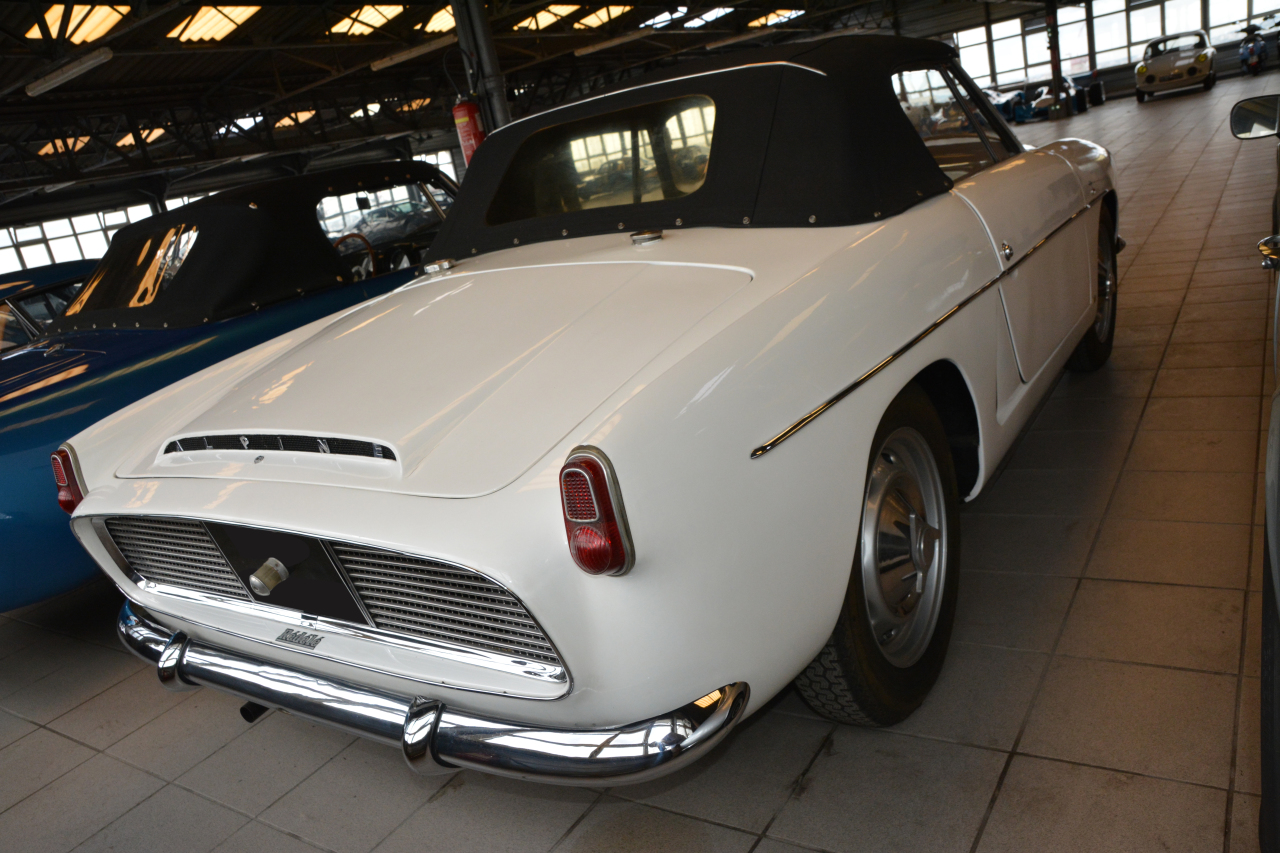 Photo 21 - cabriolet Alpine A108 vue arrière - Alpine Renault : photos ...