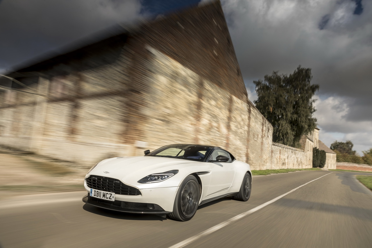 Photo 27 - Aston Martin DB11 V8 blanche 3/4 avant - Essai Aston Martin ...