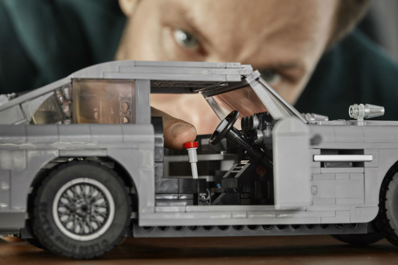 Photo 9 - L'Aston Martin DB5 Lego en 1 295 pièces