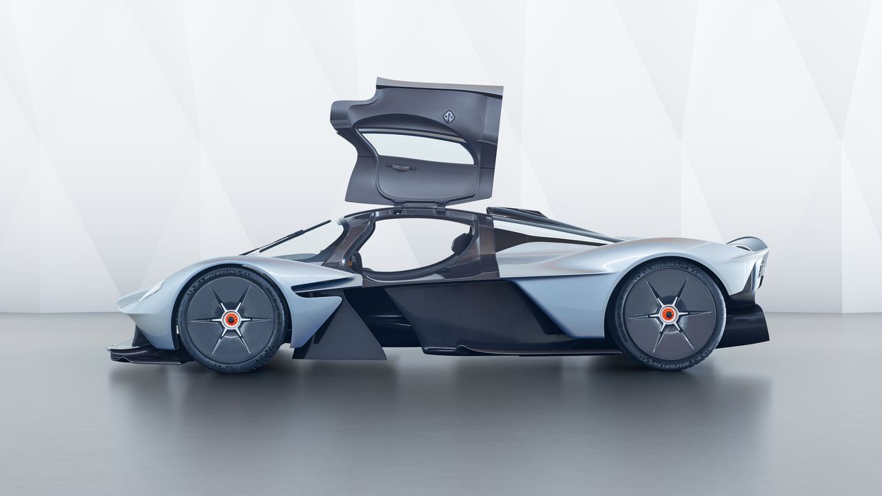 Photo 5 - Aston Martin Valkyrie Prototype 2017 - Aston Martin Valkyrie ...