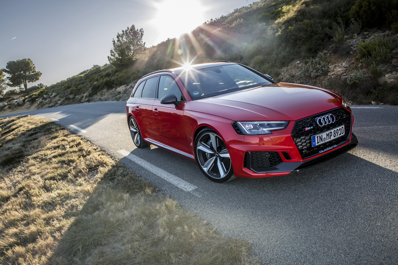 Photo 2 - Audi RS4 Avant 2018 statique avant droit - Audi RS4 Avant ...