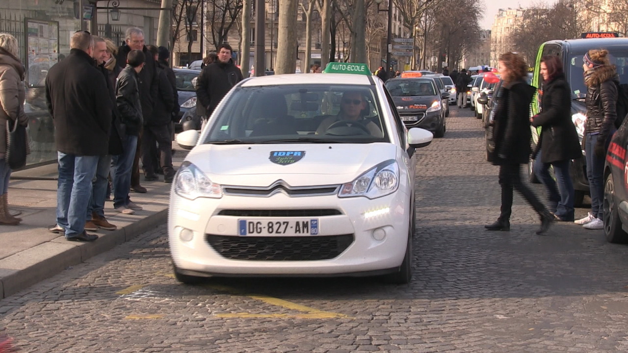 Diaporama et photos - Les auto-écoles de nouveau dans la rue | L'Argus