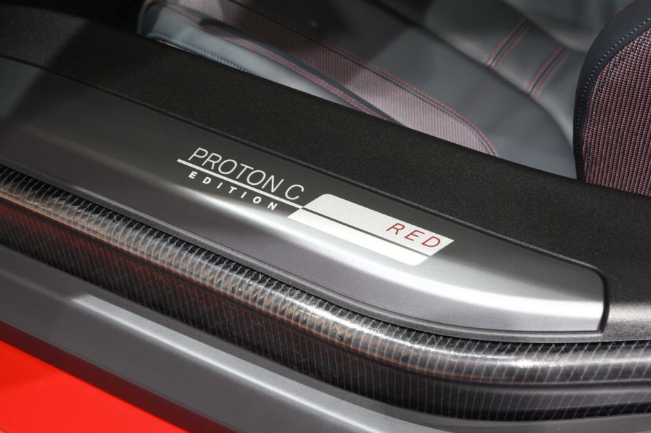 BMW i8 Protonic Red : la i8 voit rouge à Genève - Photo #20 - L'argus