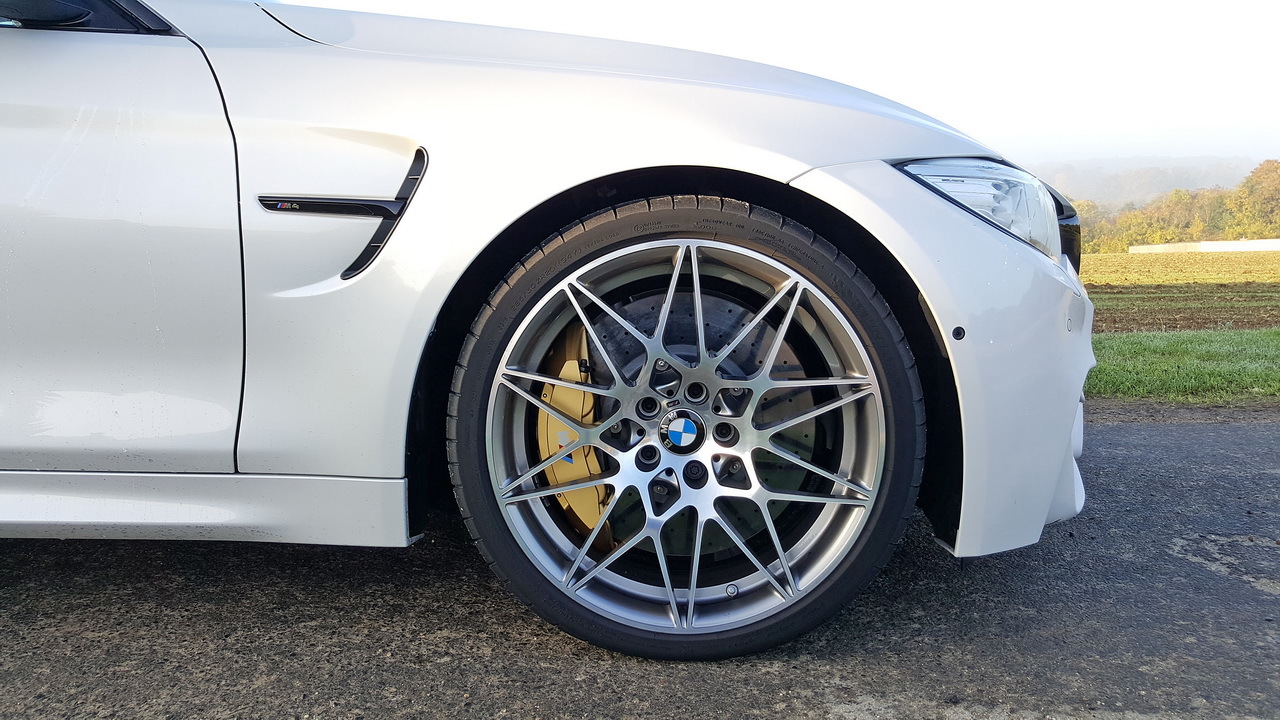 Fiche technique BMW M4 Pack Compétition DKG