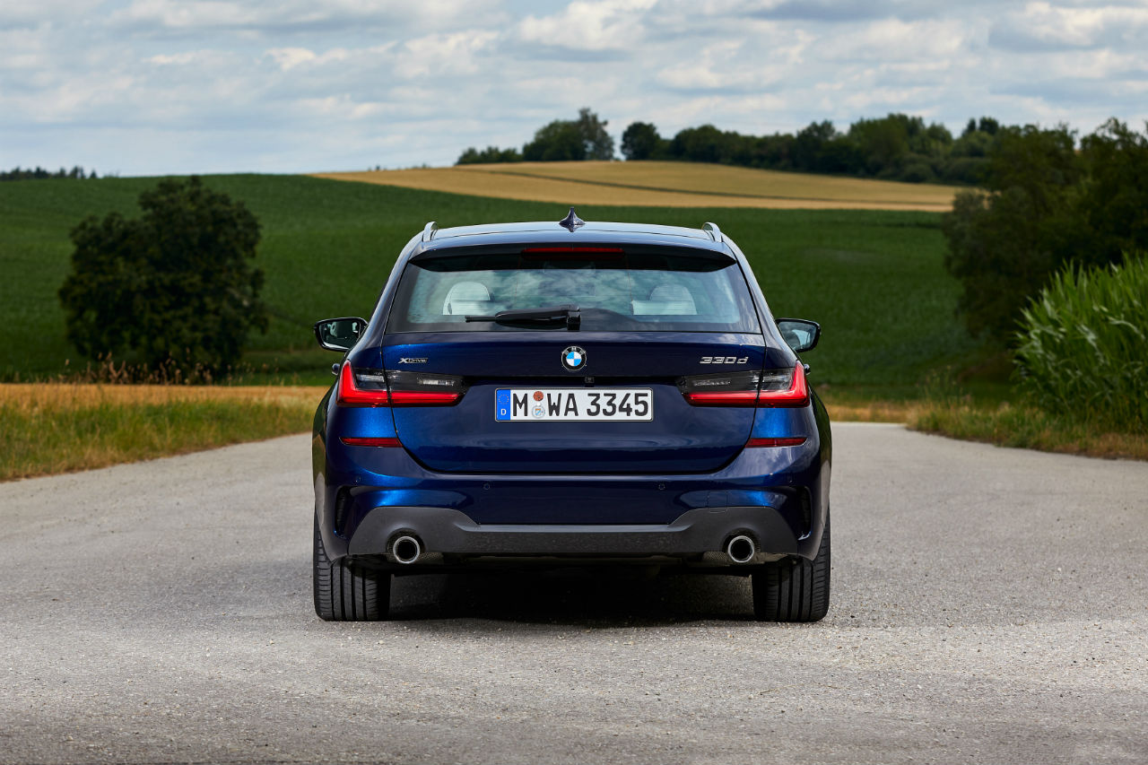 Fiche technique BMW 330d xDrive Touring