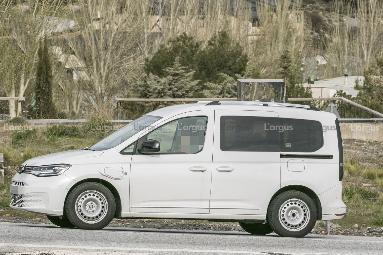 Volkswagen Caddy (2022). Le ludospace hybride rechargeable aperçu ...
