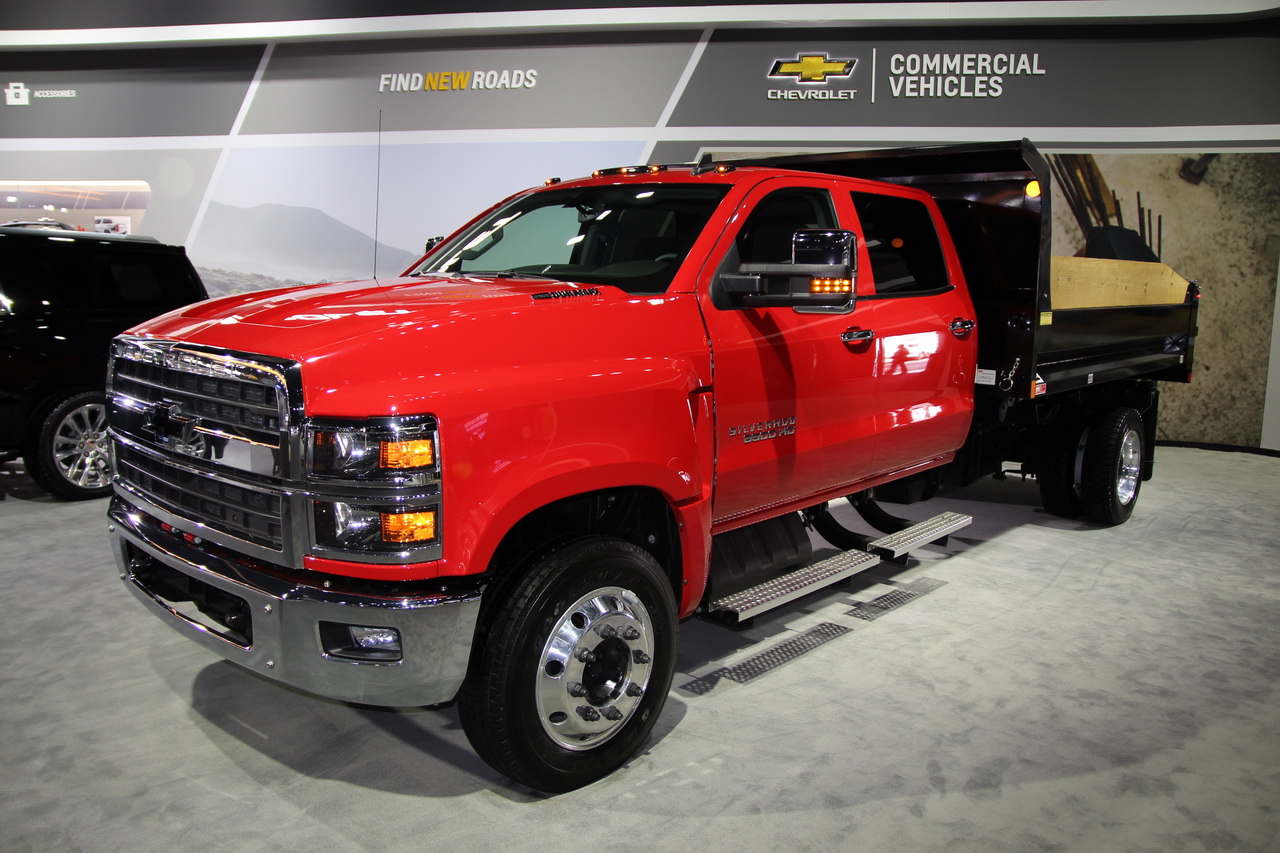 Photo 8 - Chevrolet Silverado 6500 HD vue avant rouge - En image. Les ...