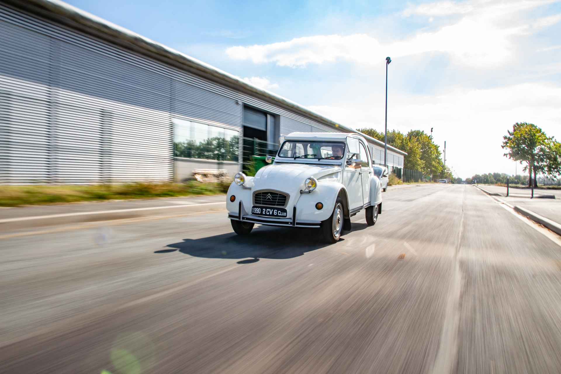 Photo 38 - Citroën 2CV 6 Club de 1990 blanche vue avant - La Citroën ...