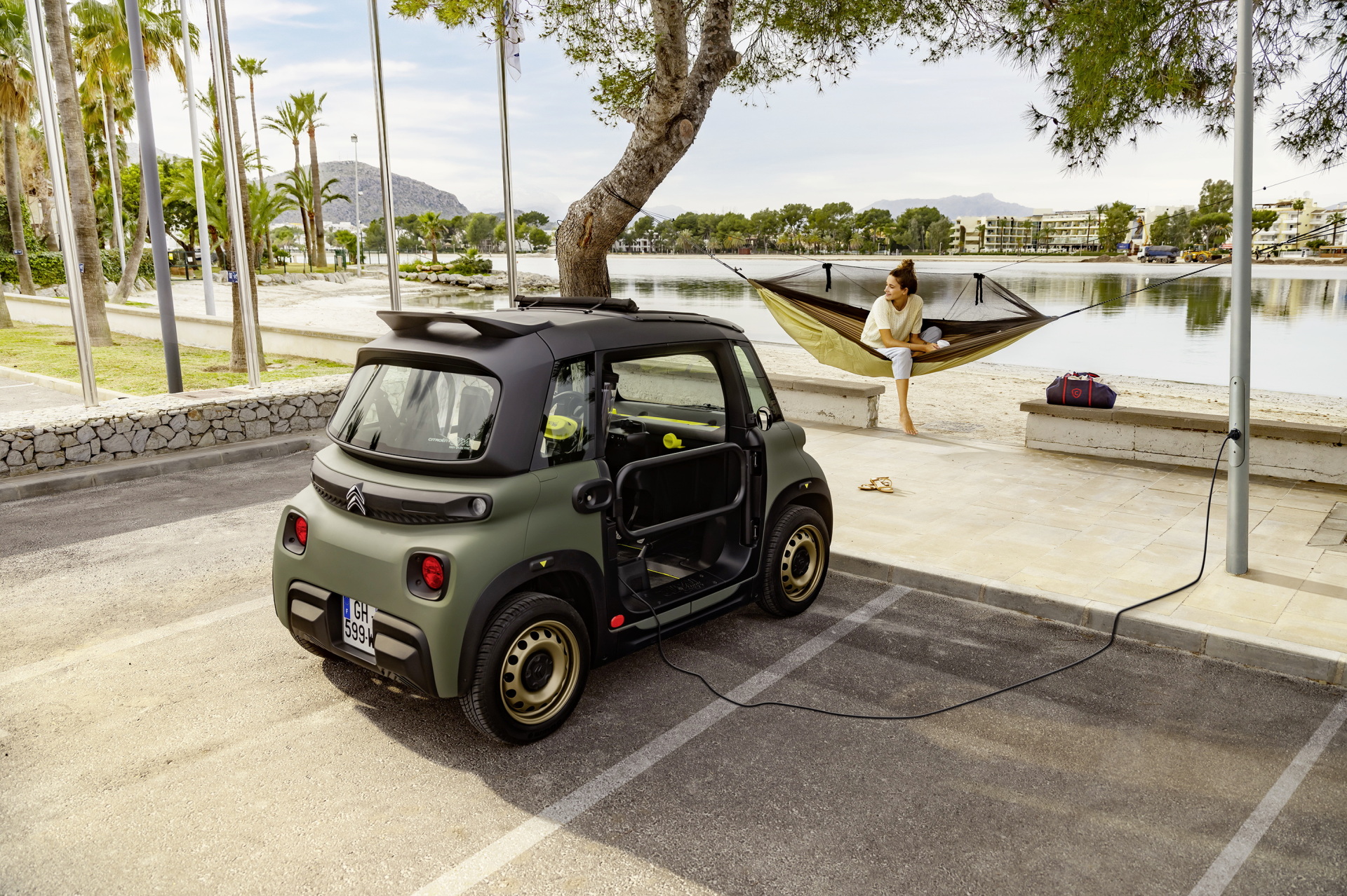 Citroën 2CV. Deux rarissimes coupés Bijou à vendre