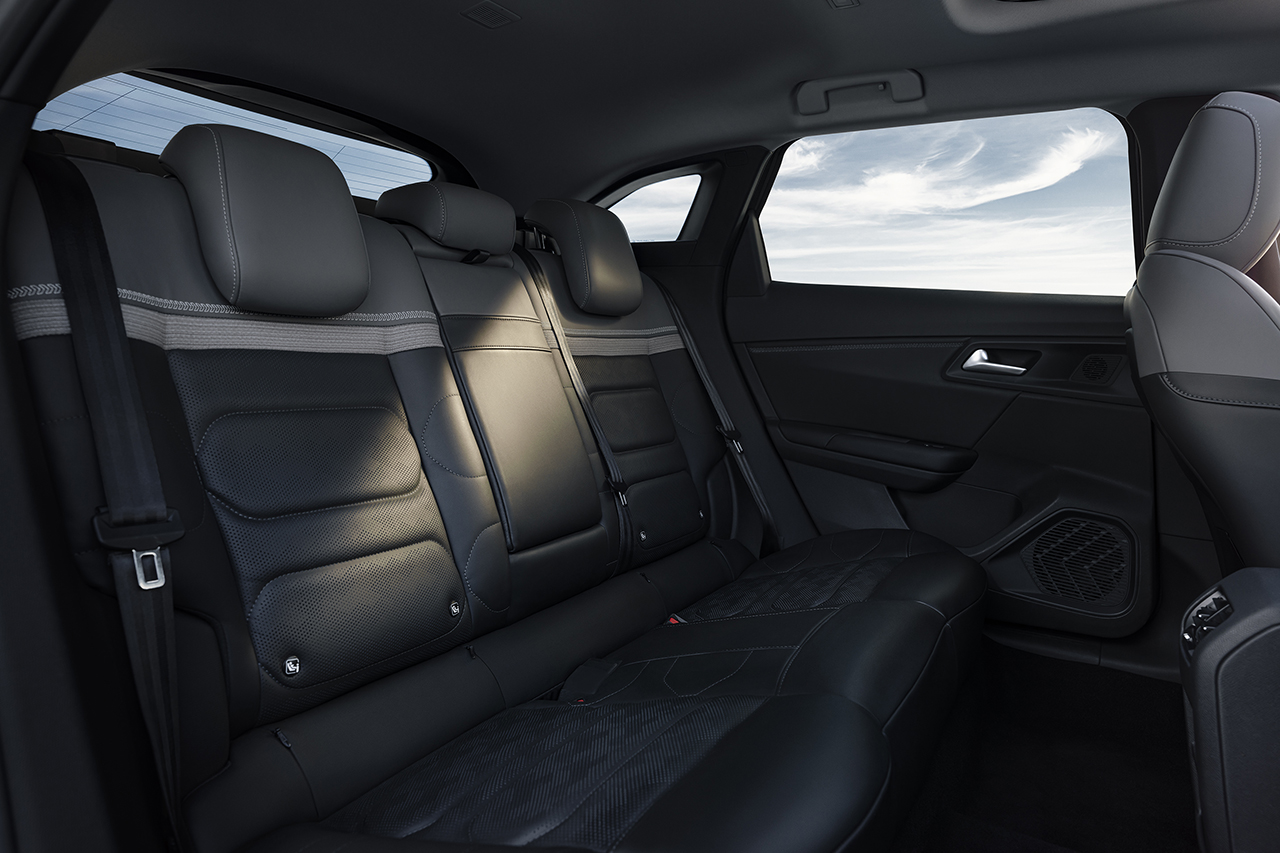 Citroën C5 X (2021). La berline surélevée à partir de 32 900