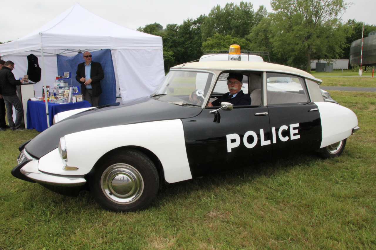 Photo 8 - citroen ds de la police lors de la ds week - Citroën DS : des ...