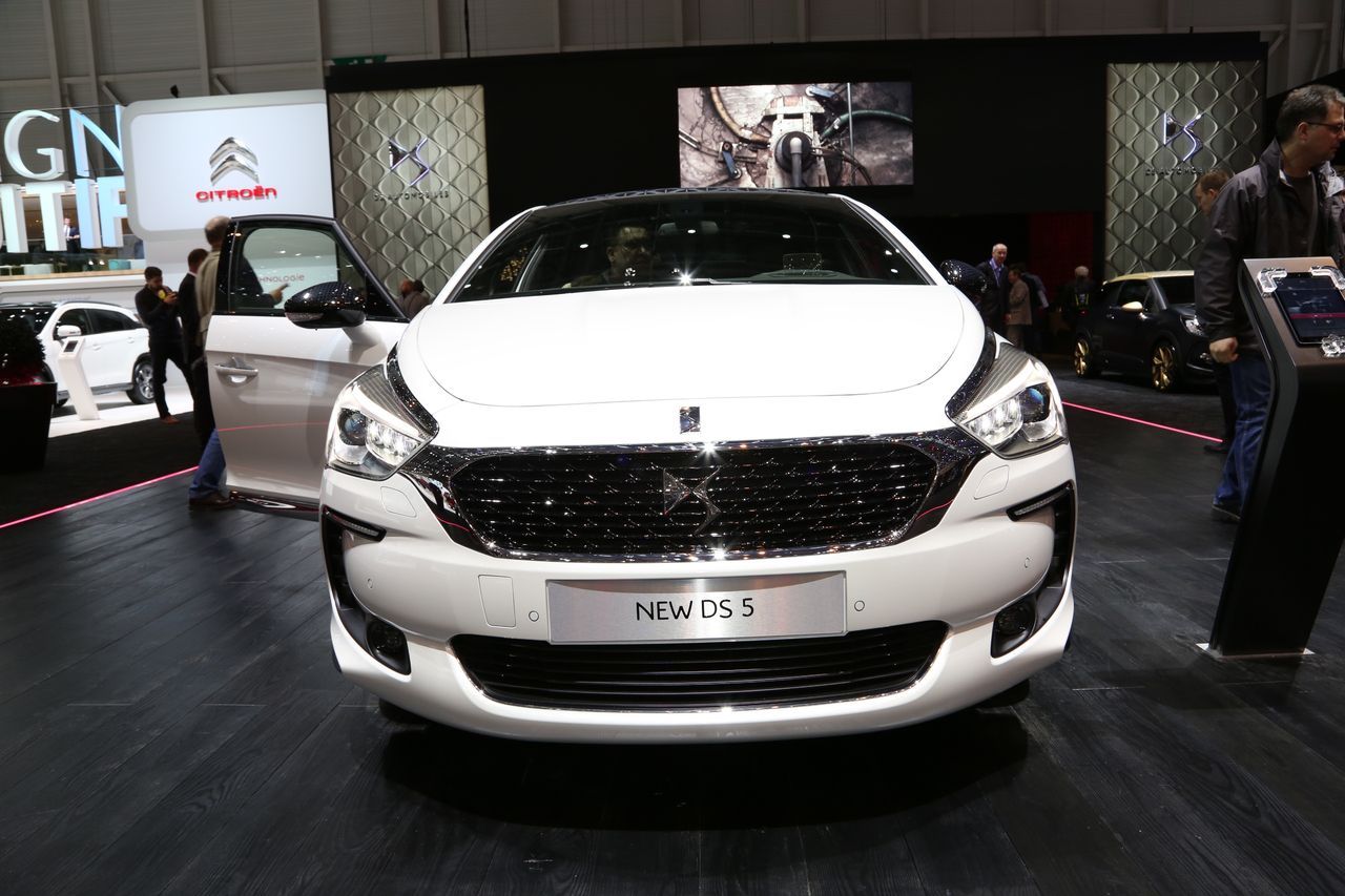 Genève 2015 : la nouvelle DS5 est la star du stand DS - Photo #4 - L'argus