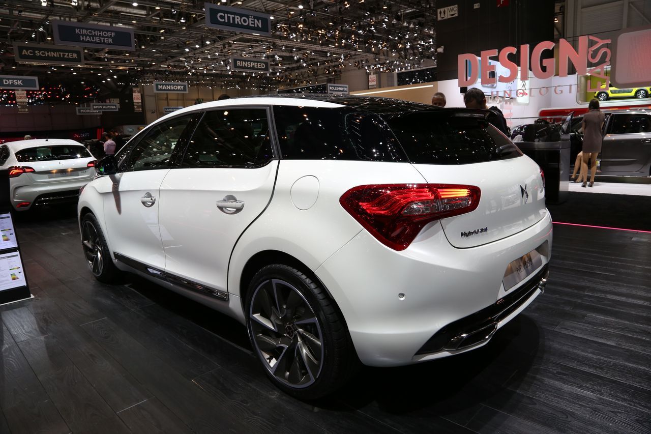 Genève 2015 : la nouvelle DS5 est la star du stand DS - Photo #6 - L'argus