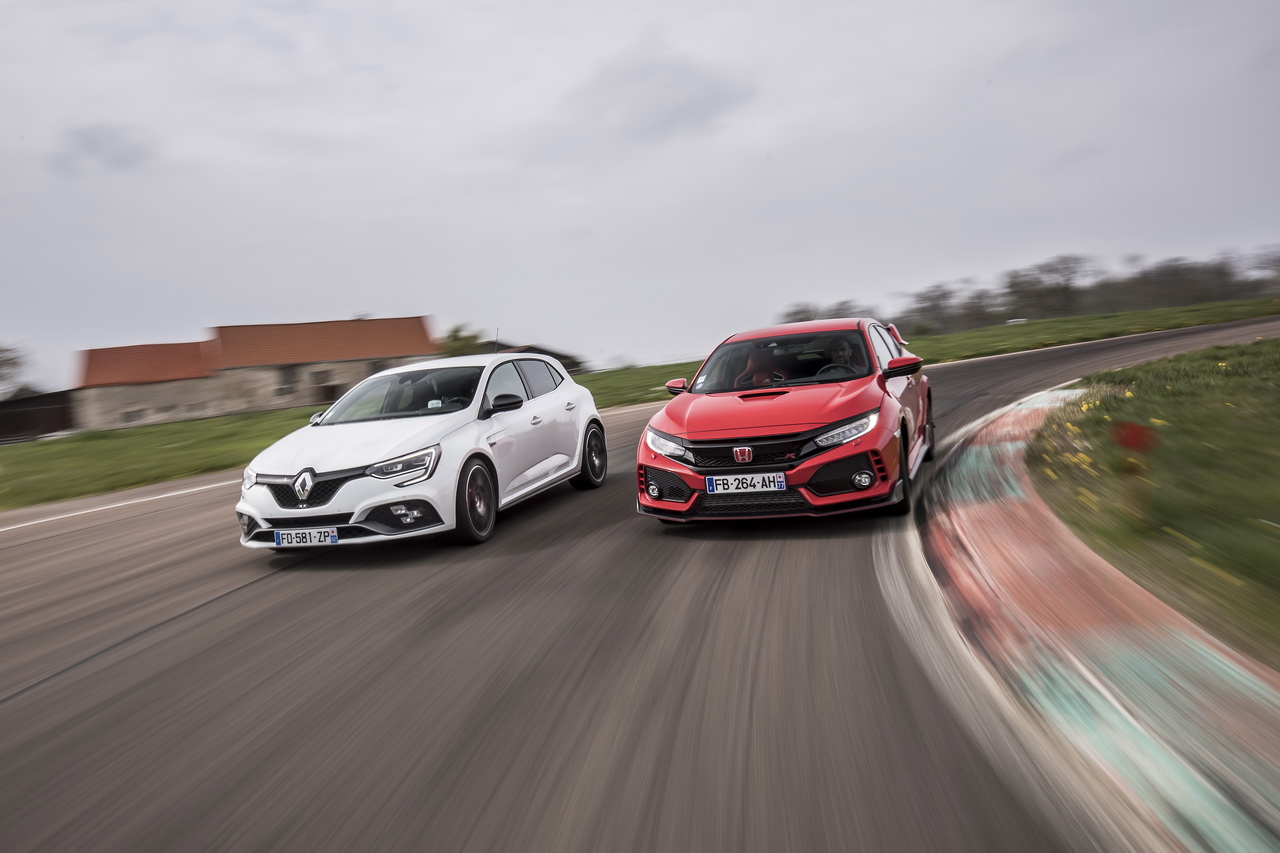 Photo 1 - Mégane RS Trophy vs Civic Type R travelling sur piste - Essai ...