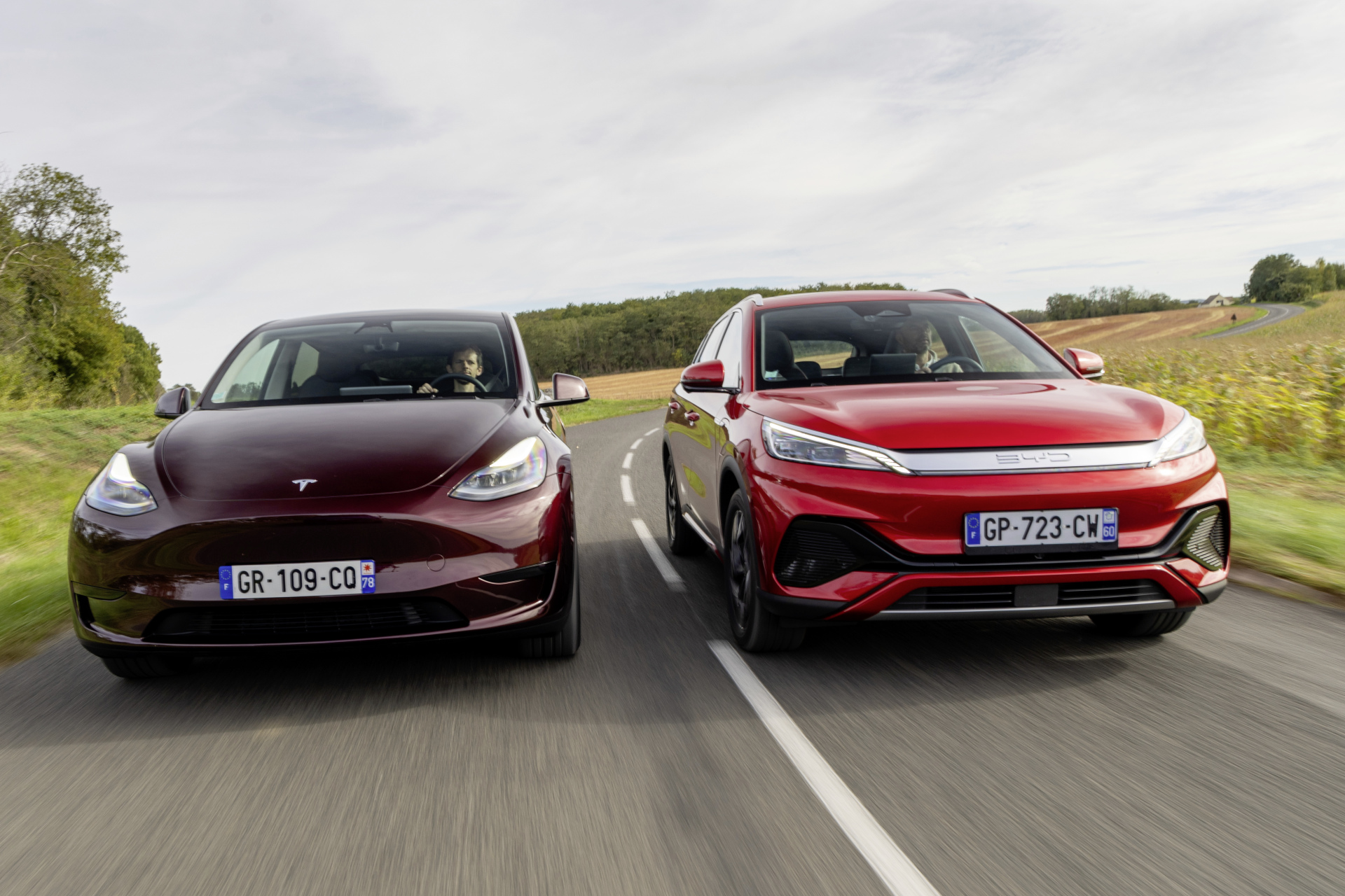 Essai comparatif : la BYD Atto 3 défie la Tesla Model Y - Actus auto ...