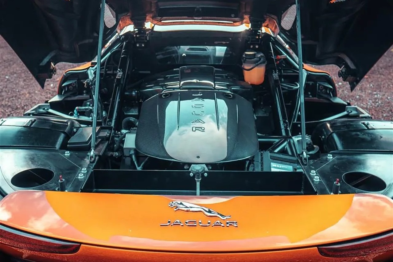 Photo 6 - Jaguar C-X75 moteur - Jaguar C-X75 (2015). La supercar du film Spectre est à vendre