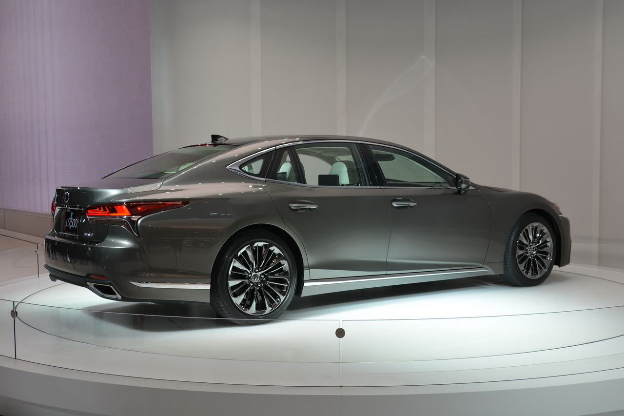 Photo 19 - Lexus LS 500 (2017) NAIAS vue arrière couleur grise - Lexus ...