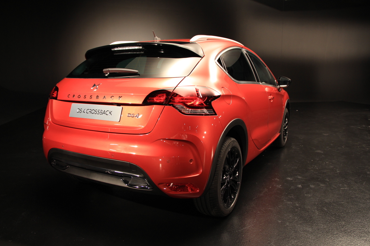 DS dévoile les prix et les équipements de la DS4 Crossback (2015 ...