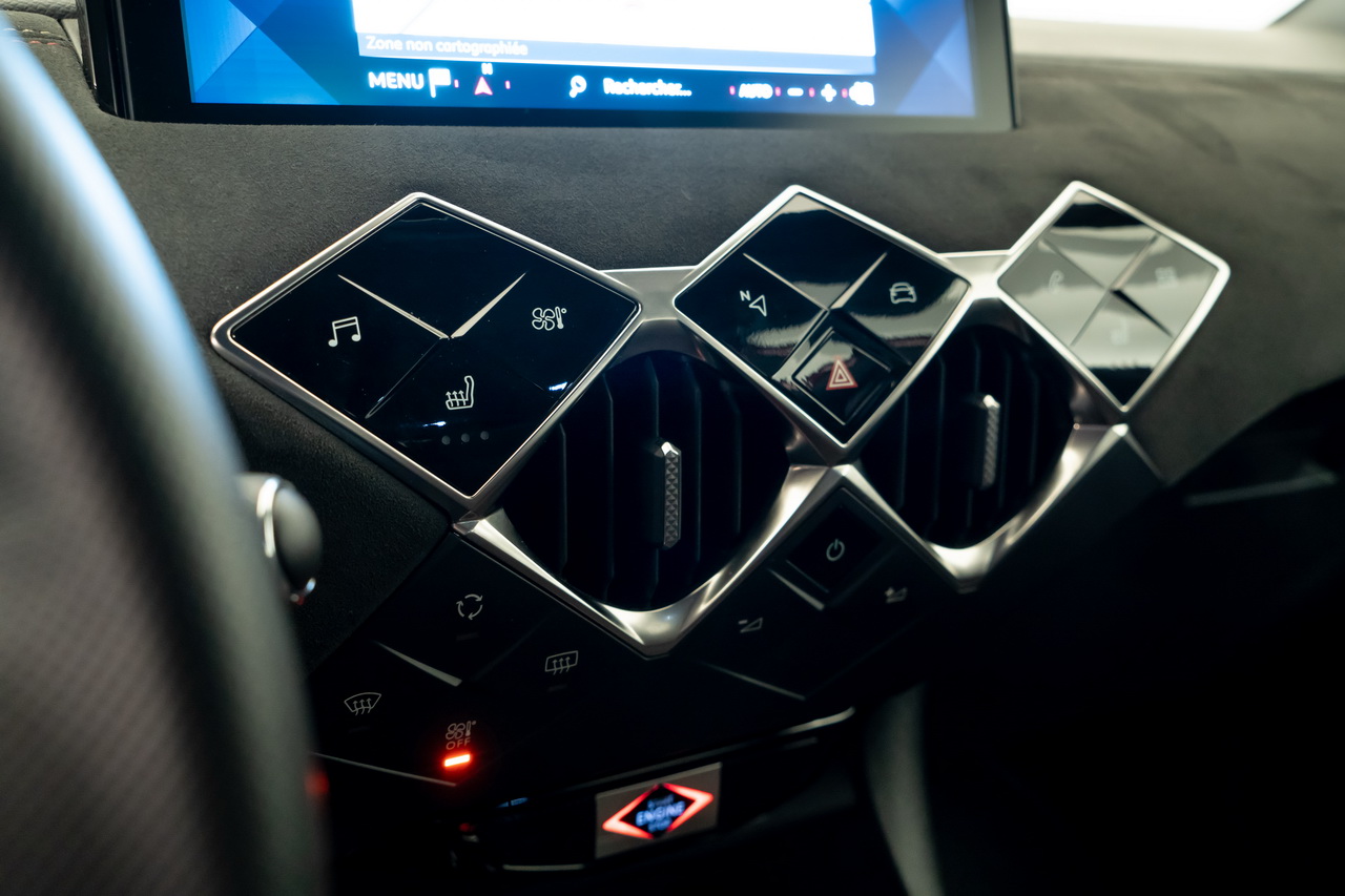 Photo 10 - DS3 Crossback Performance Line : la version sportive en détail