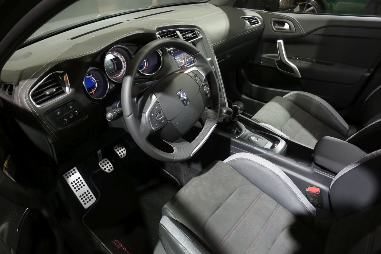 DS 4 Performance Line : une DS 4 à l'esprit plus sportif - Photo #11 ...