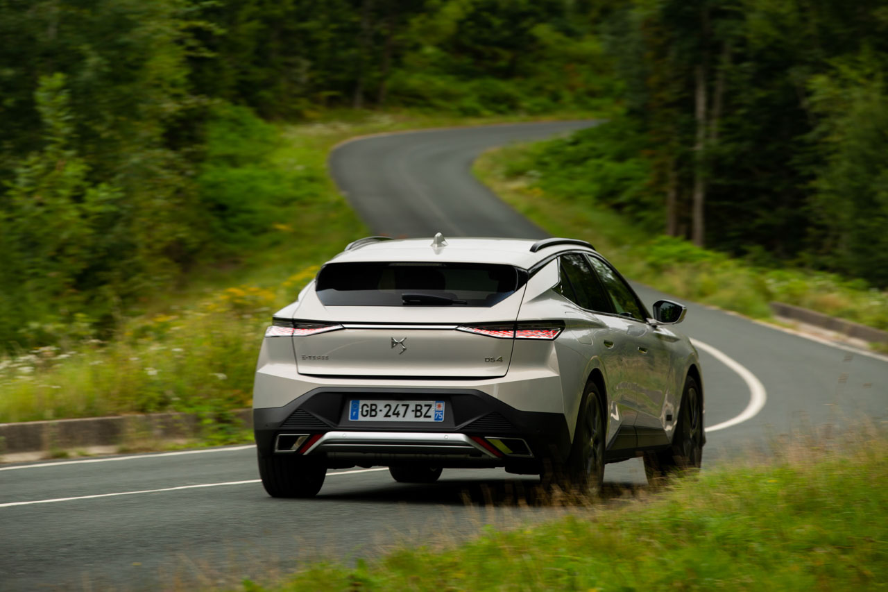 Photo 6 - DS 4 2021 arrière - Essai DS4 hybride (2021) : l'ambitieuse ...
