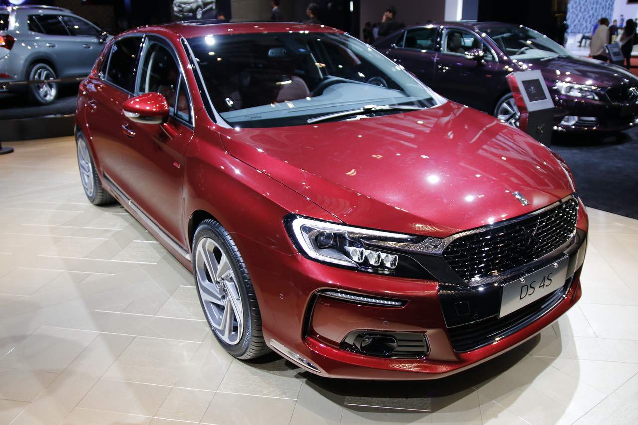 Photo 19 - DS 4S rouge vue avant - Les voitures françaises au salon de ...